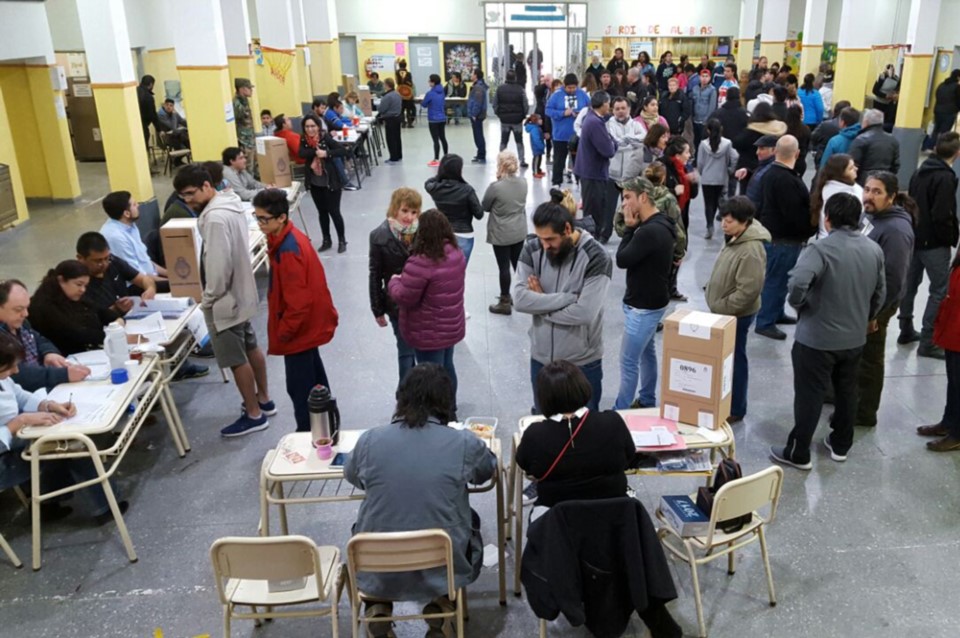 El electorado de Comodoro elige diputados con un padrón de 144 mil personas