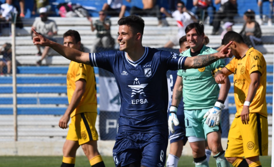 Matías Rojo en la mira de Unión