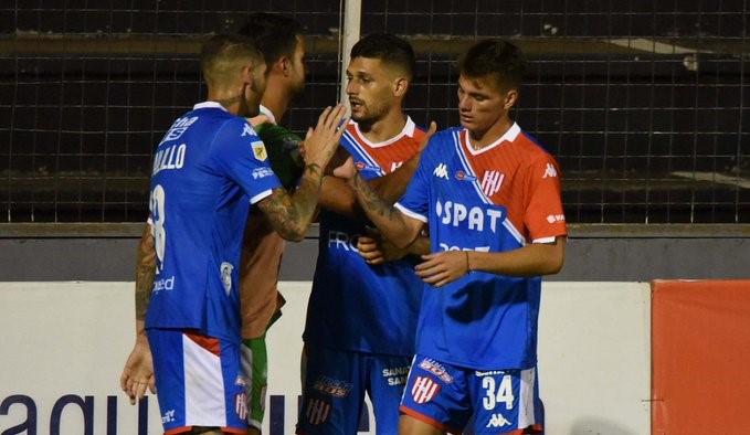 Unión le ganó al colista Patronato y se metió en zona de clasificación