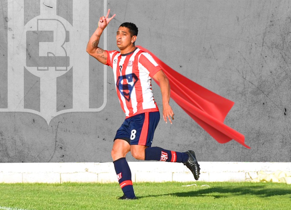 Brian Castillo, el superhéroe que hace goles y ayuda a chicos muy ...